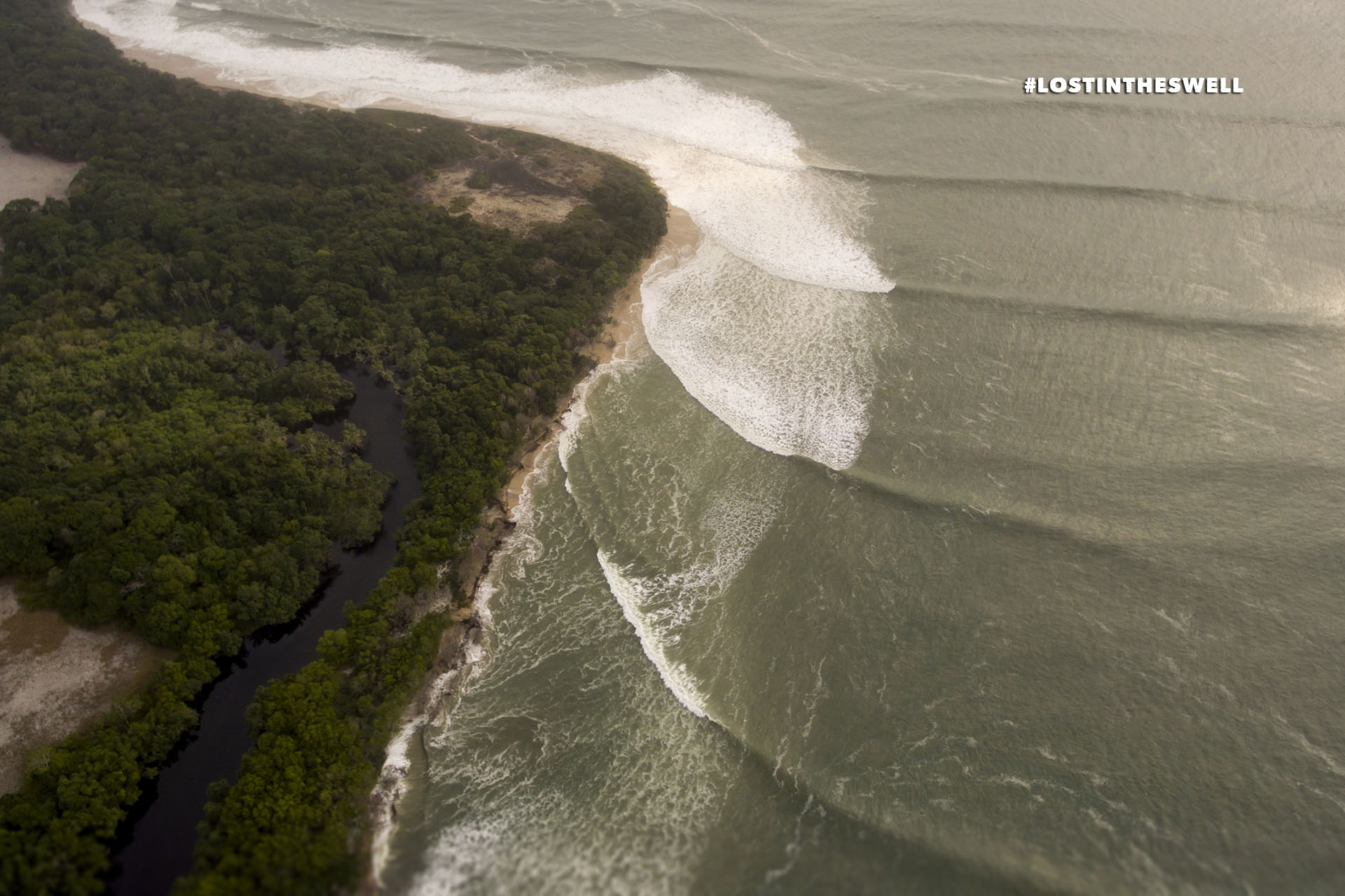 Les surfeurs de Lost in The Swell en mission au Gabon