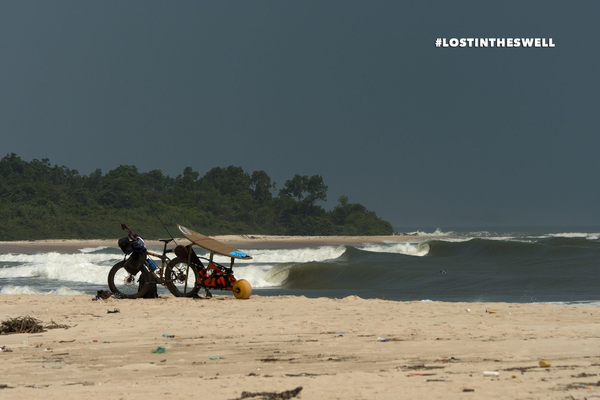 Les surfeurs de Lost in The Swell en mission au Gabon
